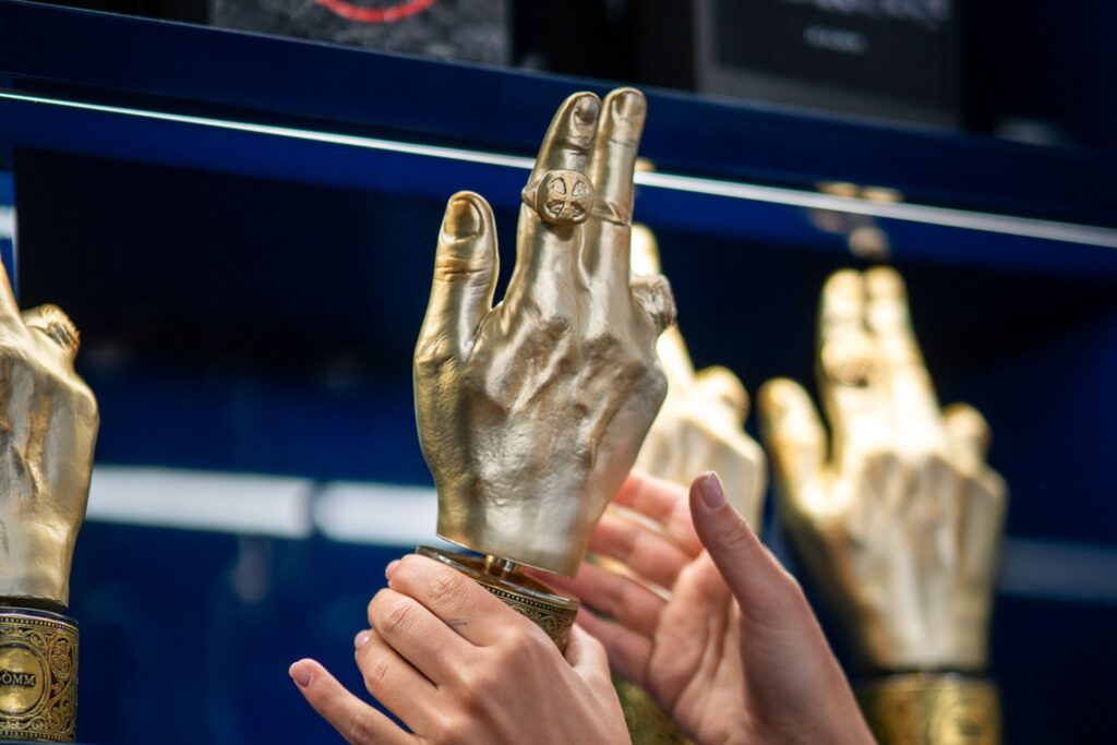 Come si Mette il Profumo da Uomo? | Ecco le Indicazioni - RIVIERA ...
